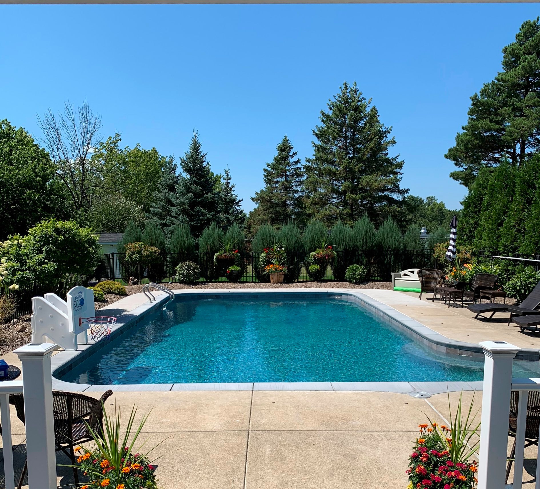 WetEdge Signature Matrix: Brilliant Blue – MB Pool Plastering